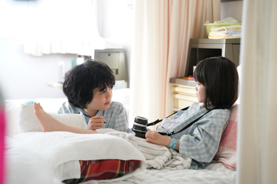 "청량함과 미스터리한 로맨스까지!"...'일초 앞, 일초 뒤' 관객 기대평도 '설렘 가득'