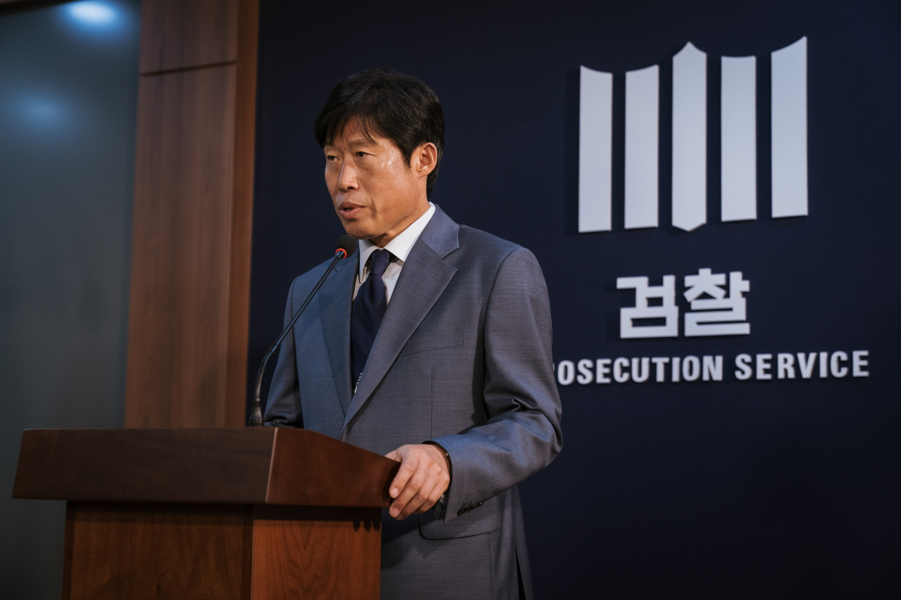 '특정 사건 떠올라'…영화 '야당' 검찰 비판과 풍자 사이