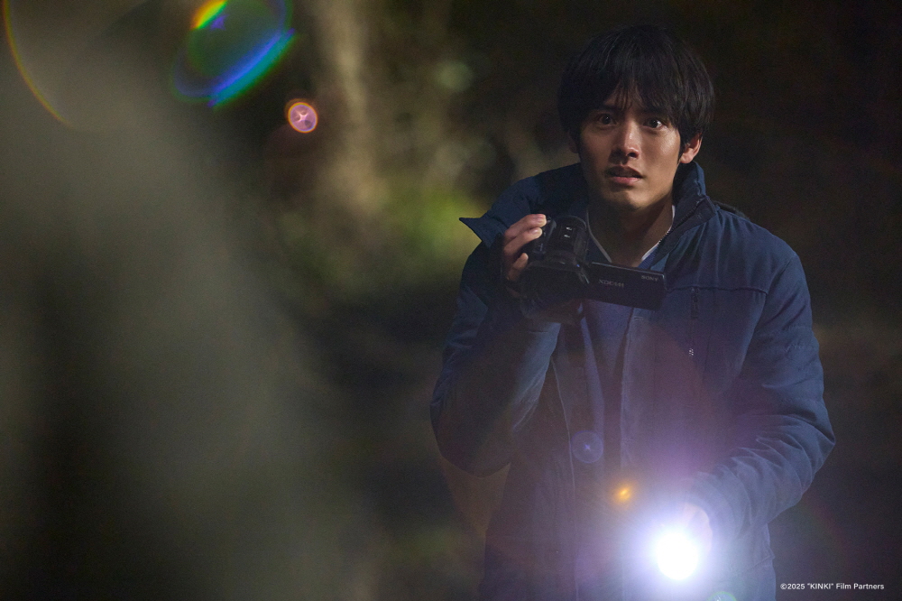 '훈남의 정석' 아카소 에이지의 첫 공포영화 '긴키 지방의 어느 장소에 대하여'